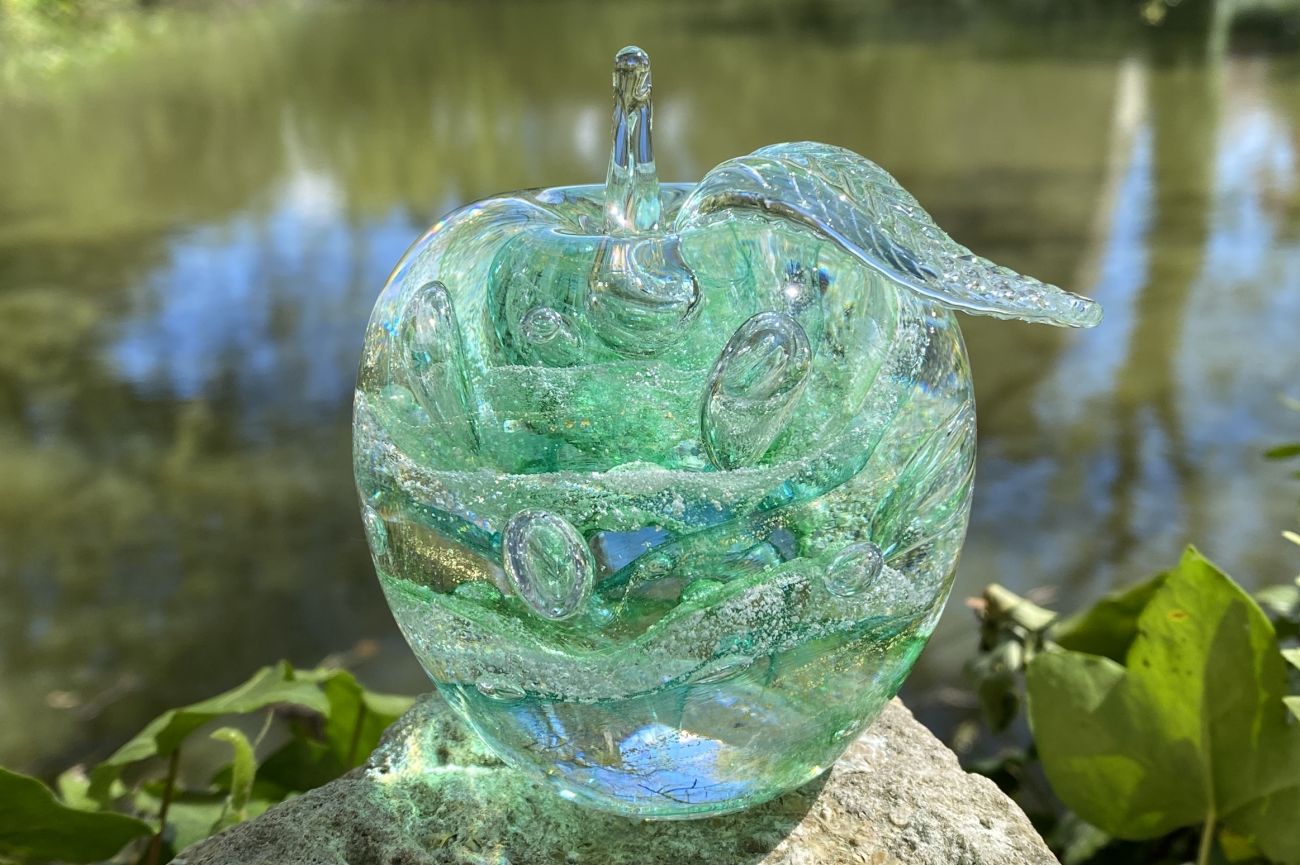 Remembrance Glass Apple of my Eye with encased Ashes | Remembrance ...